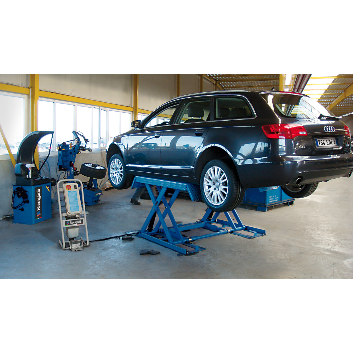 Low-rise scissor lift RAV1450N - Ravaglioli